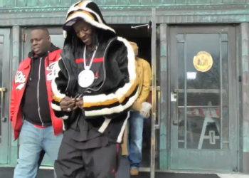 Flavor Flav Shows Up To Court Rocking Clock Necklace, Pleads Not Guilty ...