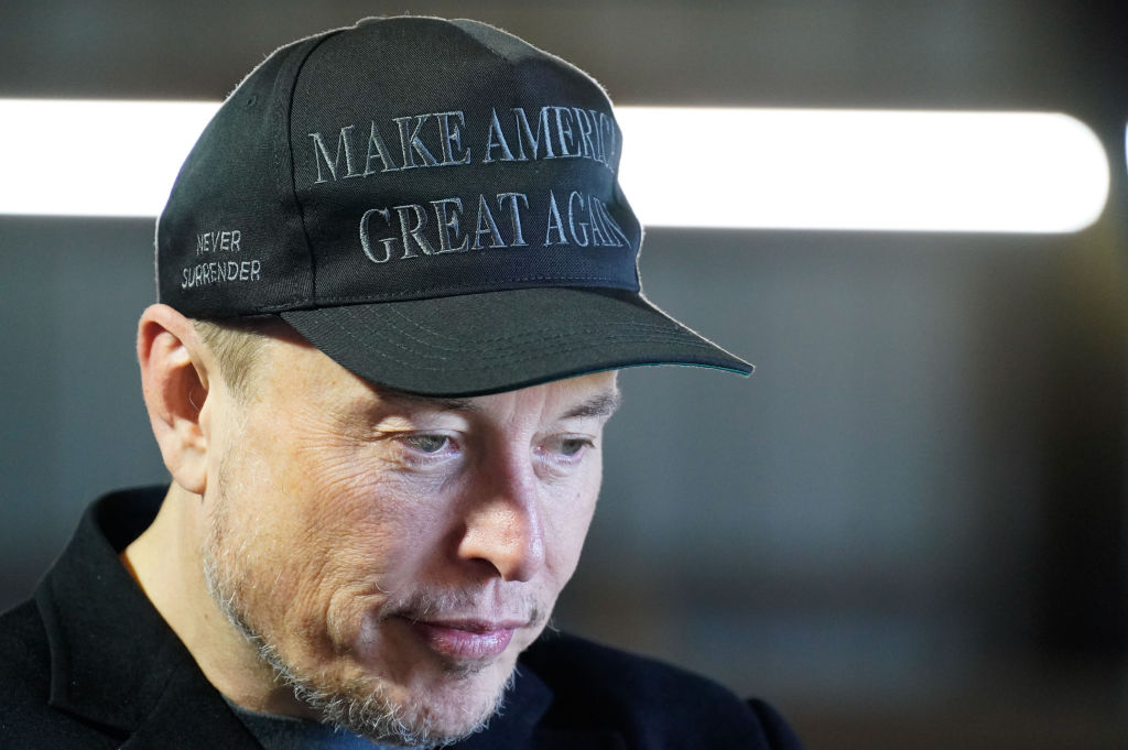 Trump Aides Unsettled By Elon Musk's “Odd” Mar-a-Lago Presence